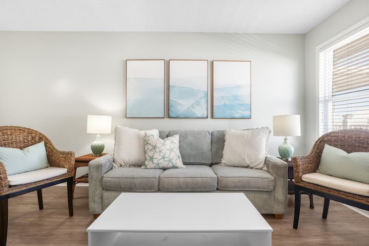 Beachfront Getaway | King Bed+heated Pool+hot Tub - Gulf Shores, AL