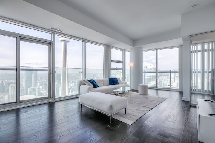 Modern 2br Condo W/ Cn Tower View & Parking - Toronto