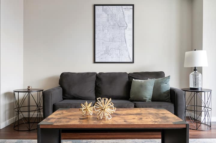 Kasa | Views From Your Private Balcony | Chicago - Andersonville - Chicago
