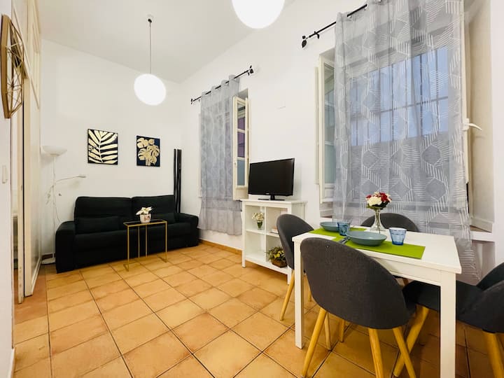 San Román. Céntrico Y Acogedor. - Sevilla, España