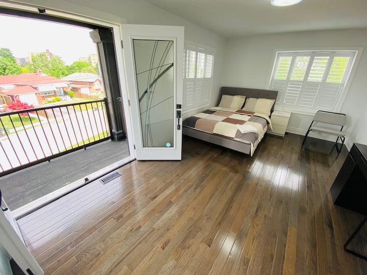 5d-2 Cozy Unit With Balcony & Free Parking - Toronto