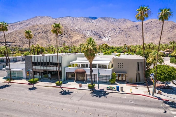 Palm Springs Penthouse - Palm Springs, CA