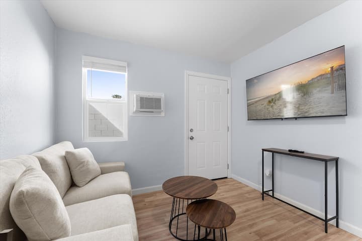 Comfy Unit In Chandler, Arizona - Chandler