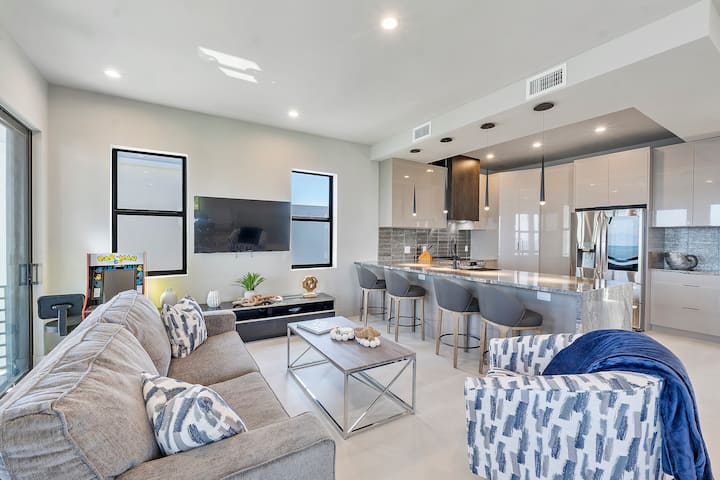 Brand New Oceanside Paradise Waterfront With Pool! - Key Largo, FL