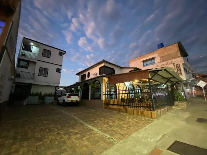 Hotel Casablanca Cómodo Y Cerca - La Mesa