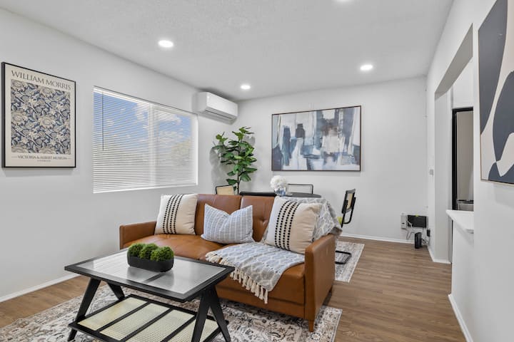 Newly Renovated Retreat – Family-friendly Comfort - Orange County, CA