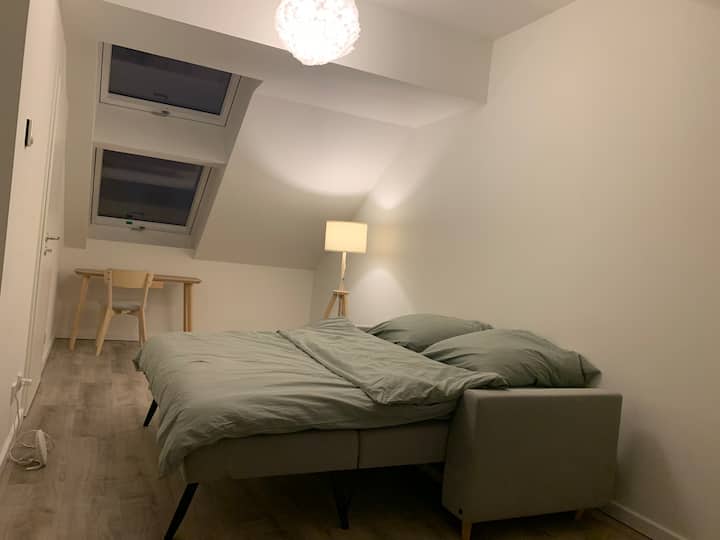 Cozy & Bright Attic Room - Hamburg