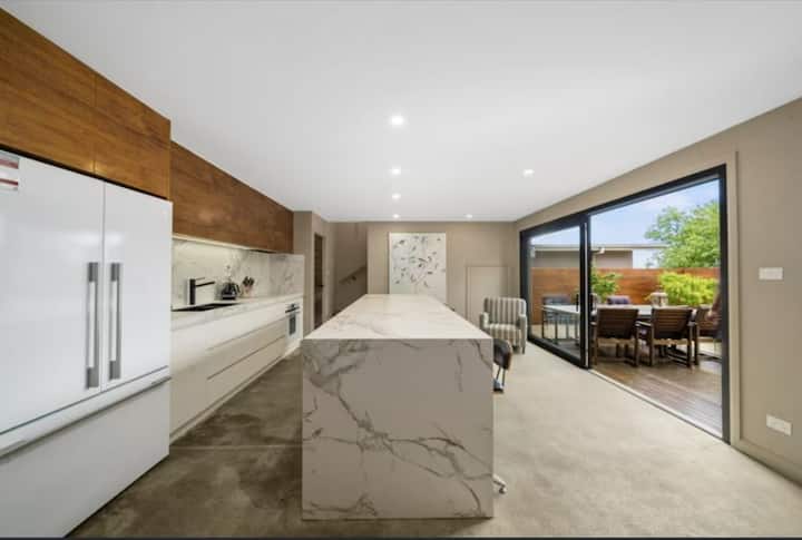 Hobart Cozy 3 Bedroom Townhouse - Hobart