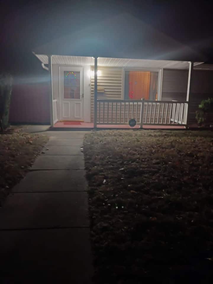 Home Close To Notre Dame. Shared Home Space. - South Bend, IN