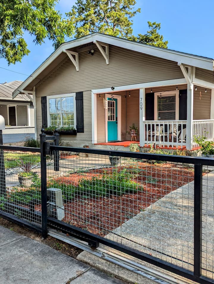 Casa Eastside! - SEA LIFE San Antonio, San Antonio