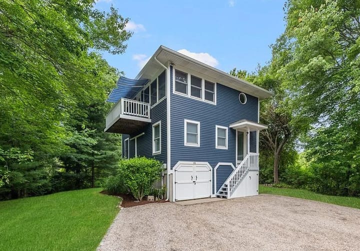 Bonnet Shores Coastal Escape - Rhode Island