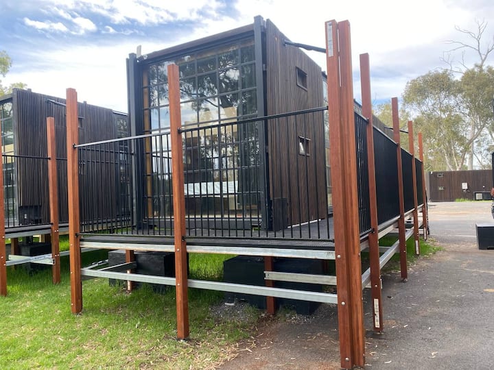 2 Queens, 2 Bunks, Bathroom (C133) - Stawell