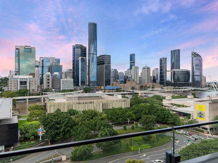 Luxury South Bank Apartment |  City Views - Salisbury