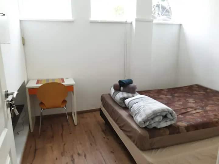 A Room In A Beautiful Location - Den Haag