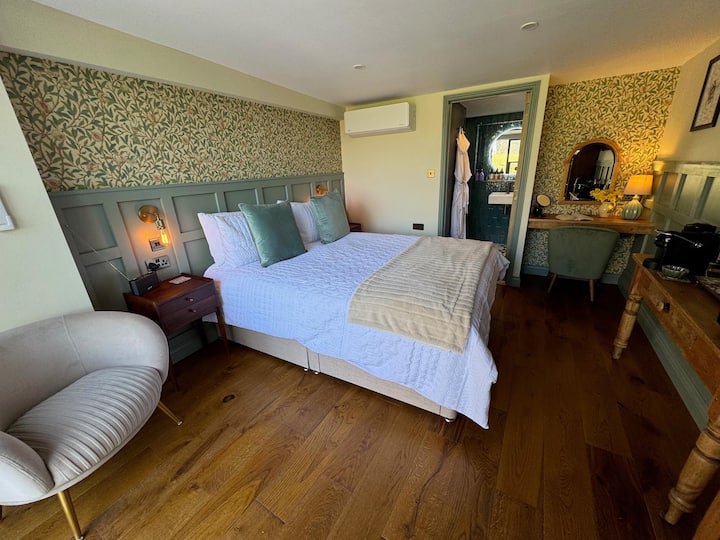 Room In The Nest - Rutland