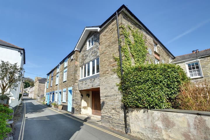 Spacious Townhouse Padstow - Parking, 200m Harbour - Padstow