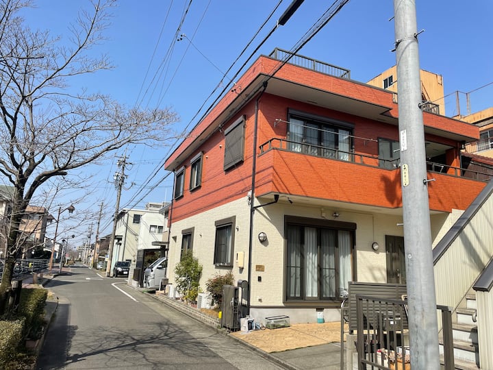 民泊「荒子」名古屋貸切の住宅
広いリビング、食堂と台所別、和洋寝室あり、交通便利、ゆったり空間、 - Nagoya