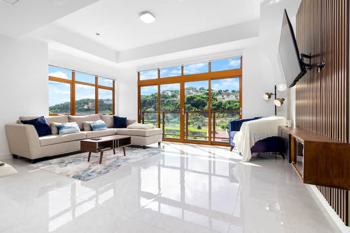 Mountain View Apt With Pool - Kingston