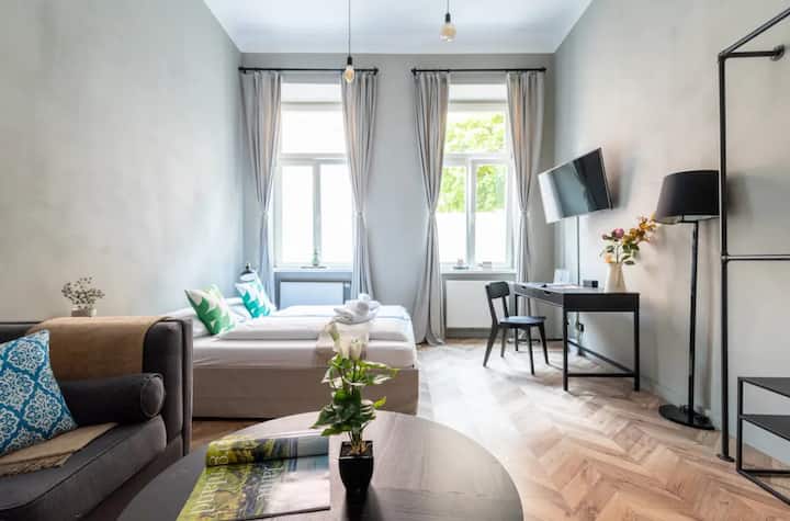 Tolle Lage, Ruhige Oase Im Zentrum Von Wien - Vídeň