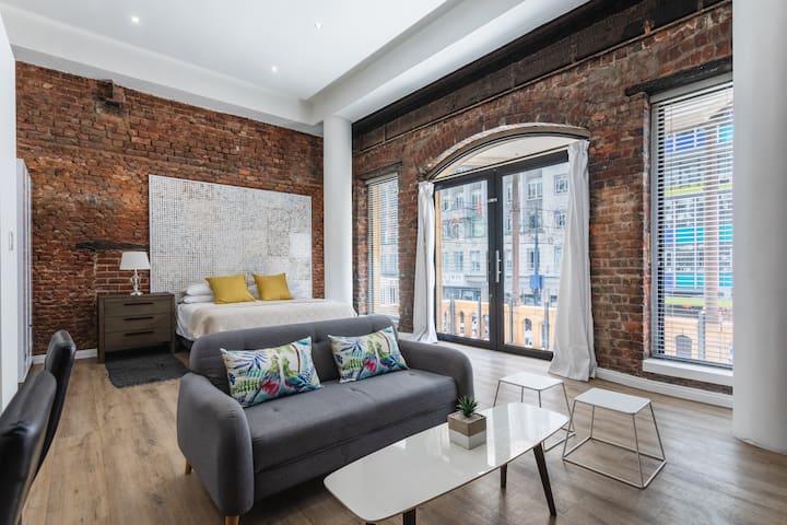 Classic Studio On Adderley | Patio, Pool & Parking - Cape Town