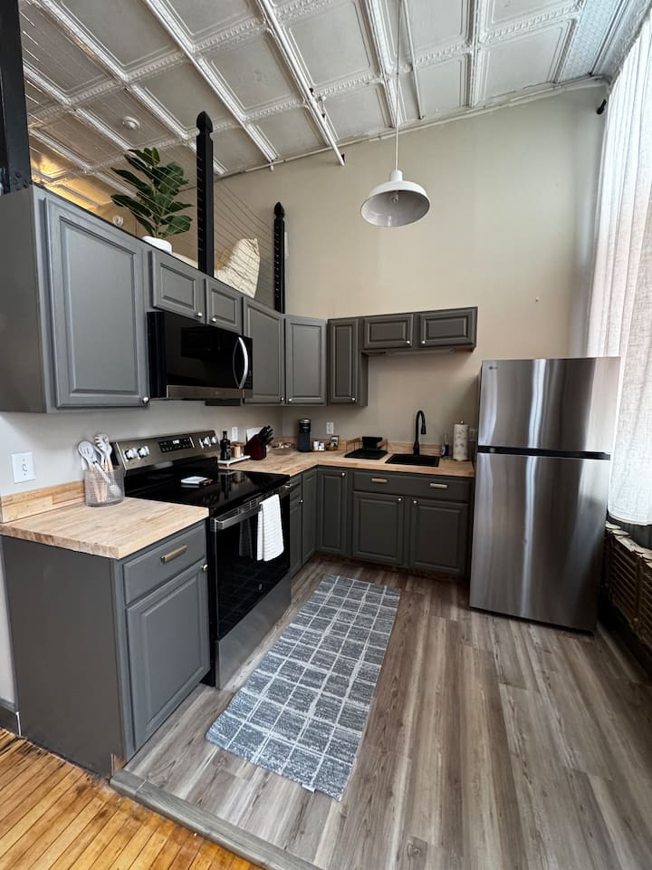 Studio Loft Near Concert Venue - Bangor, ME