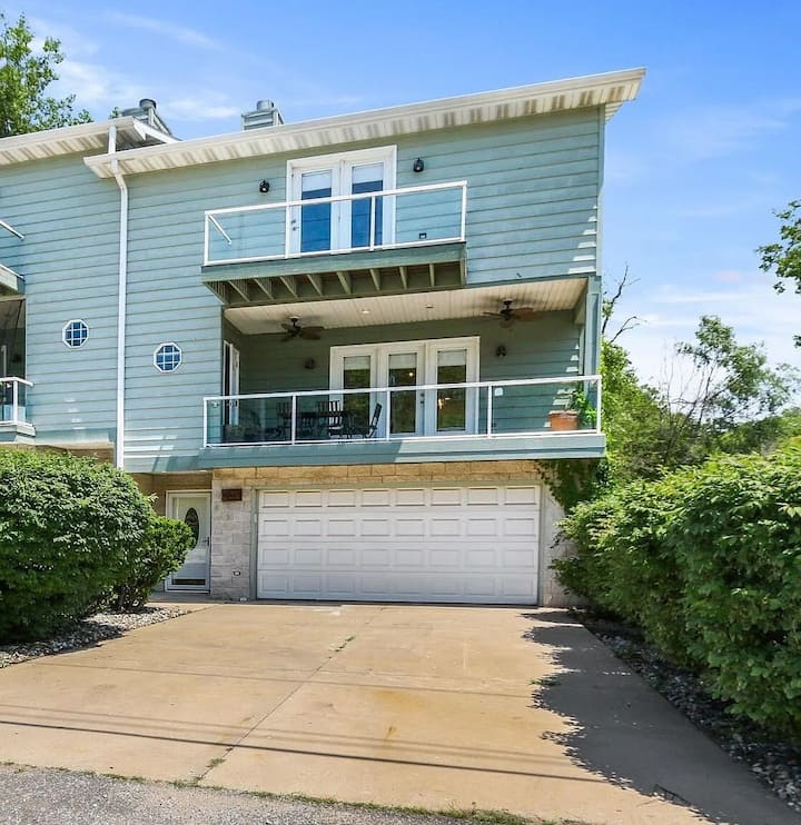 Lakeview Retreat In Miller Beach - Gary, IN