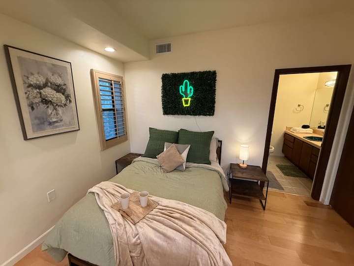 Stylish Studio On Roosevelt Row – Fast Wi-fi - Phoenix, AZ