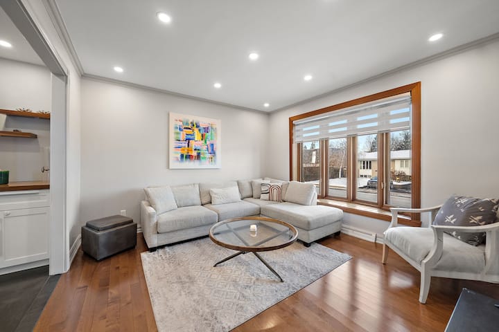 Stunning 4br Home - Pool - Parking - Ev Charger - Laval