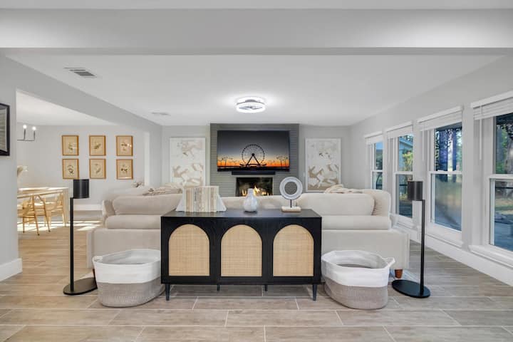 Golf Course Mansion With Pool - Conroe, TX