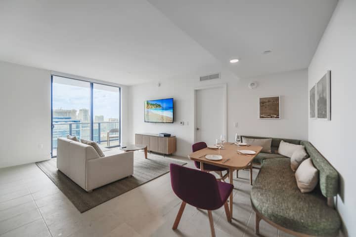 Chic 2/2 Condo With City Views - Miami, FL