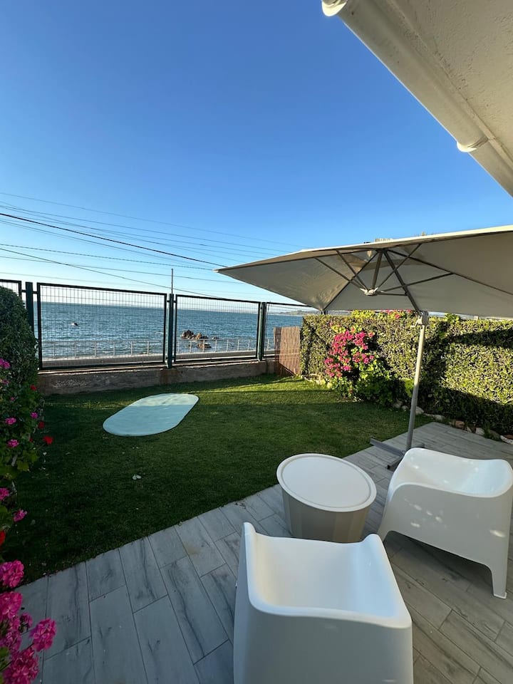 Casa Con Jardín Frente A Playa - Concón