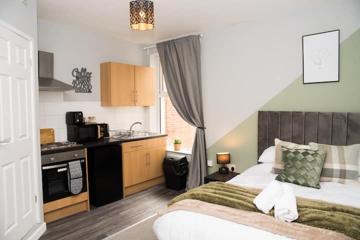Vance Retreat-6. Studio Sleeps 2 - Blackpool