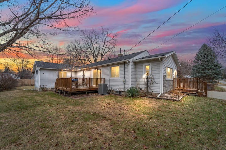 Charming Home Near Isf & Dt Dsm! - Altoona, IA