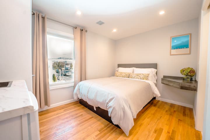 Hampton Bays Hotel, Queen Room - Adults Only - The Hamptons, NY