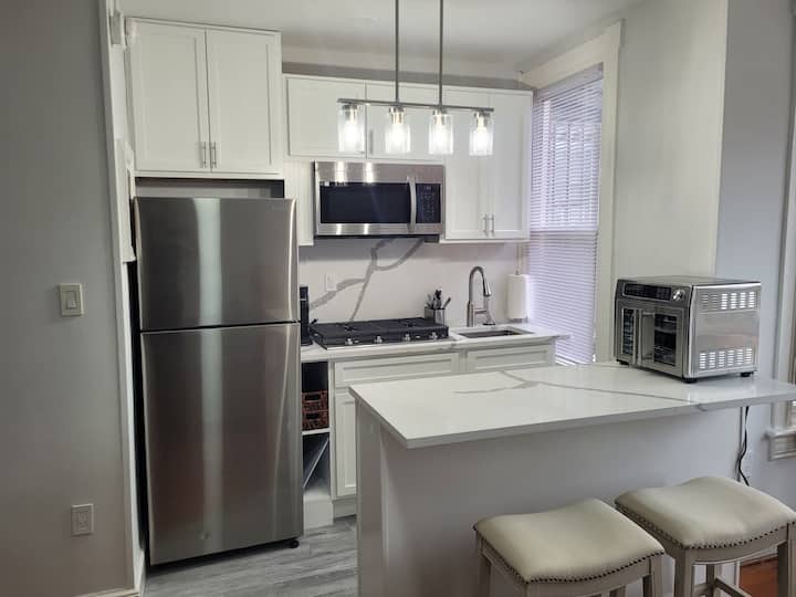 2 Blocks From Union Station Capitol Hill Apartment - Washington, D.C.