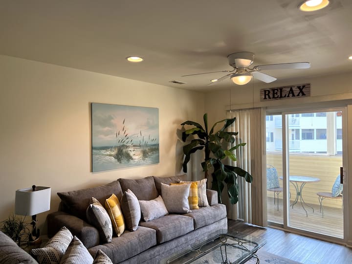 Stylish 2 Br Condo With Pool Access, Near Beach - Rehoboth Beach, DE