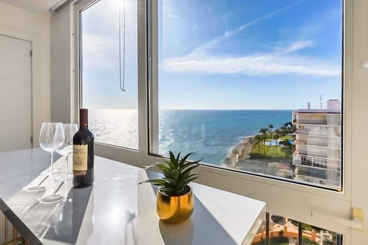Modern Beachfront Bliss With Sea Views & Pool - La Cala de Mijas