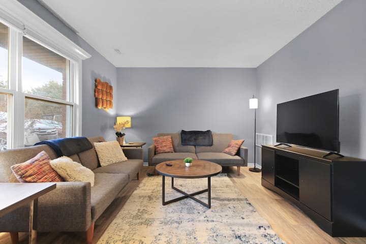 Contemporary Apt In Quiet Area - Columbia, MO