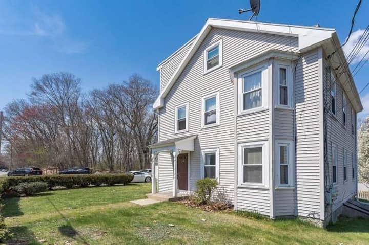 Bright 2-bedroom With Kitchen - Framingham, MA
