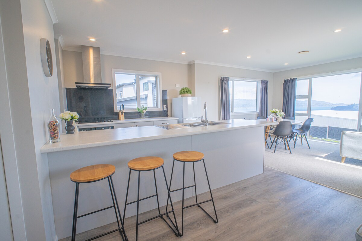 Lower Hutt Holiday Rentals & Homes - Wellington, New Zealand | Airbnb