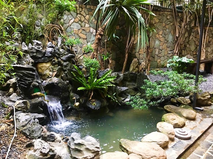 上古雅苑會館|忠孝新生站・私人藝術畫廊住宿・台北百坪庭園祕境 - 板橋區