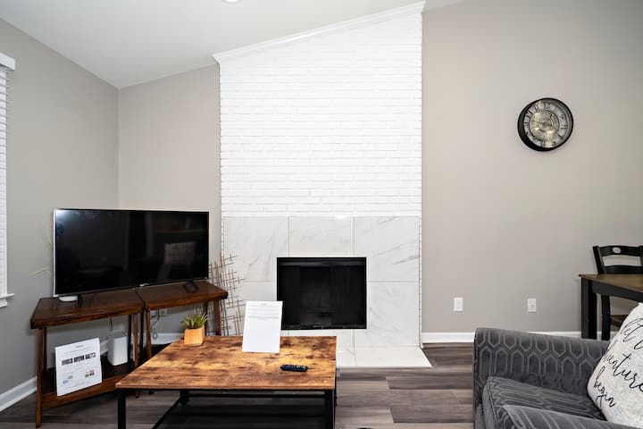 Spacious Entire Home – Ideal For Groups & Families - Apex, NC