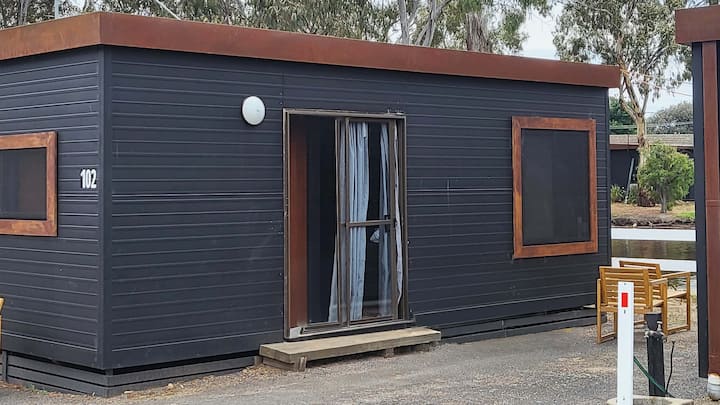 6 Single Bunk Beds With Shared Facilities - Stawell