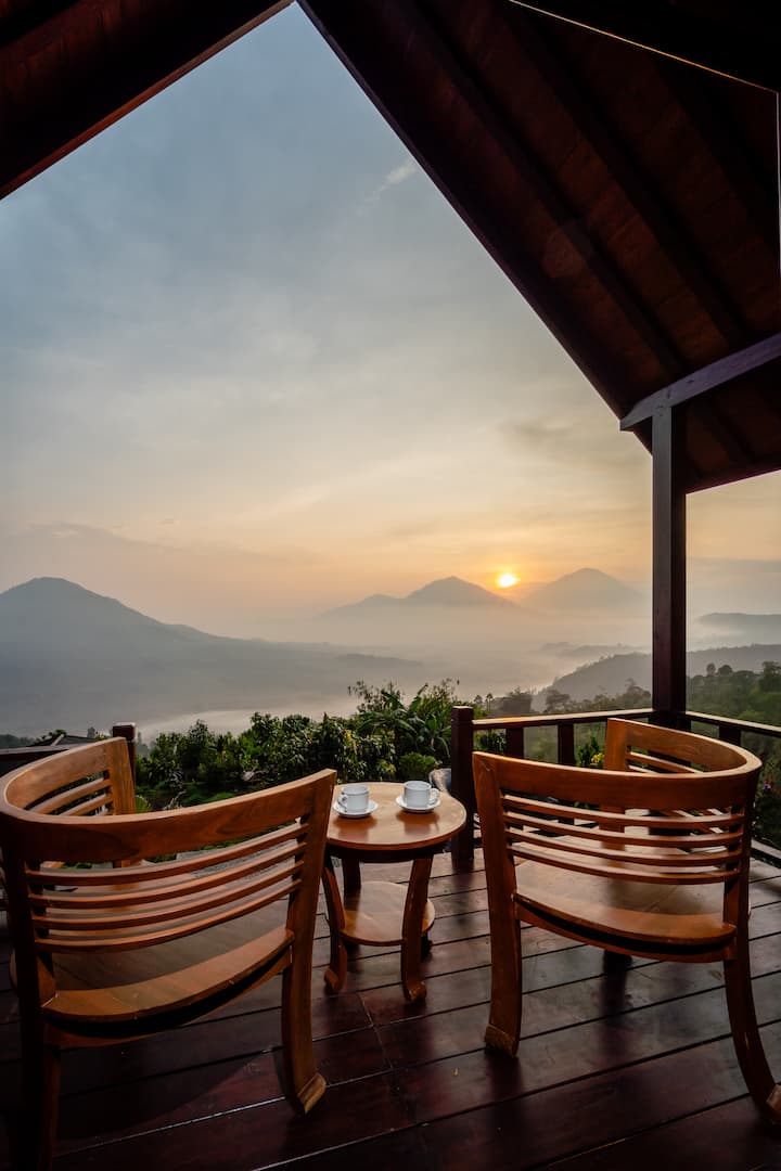 Majestic Wooden House With Triple Mountain View - Kintamani
