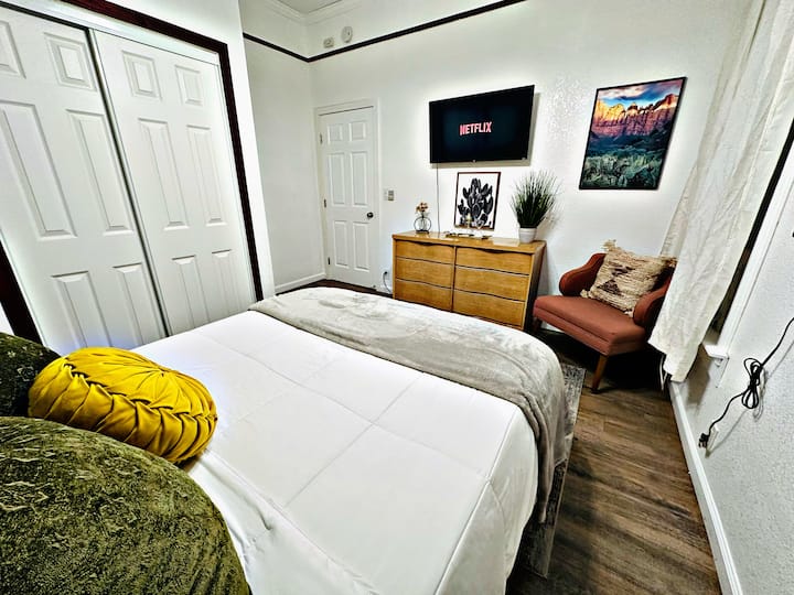 Deluxe 2bd/1.5ba Heart Of Downtown Sac - Sacramento, CA