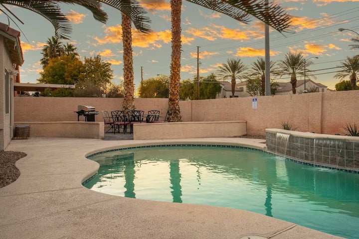 Beautiful 4bd Escape W/ Pool, Bbq & Pool Table! - North Las Vegas, NV