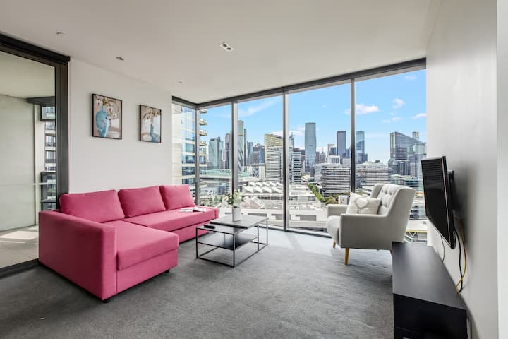 Soaring Heights—vibrant Docklands Living With Pool - Australië