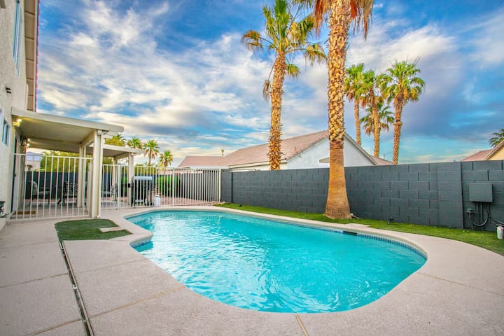 Modern 5bd Home W/ Gated Pool And Arcades! - North Las Vegas, NV