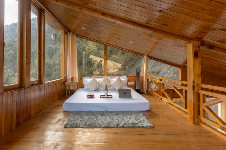 Treehouse Sunshine Retreat, Jibhi - Himachal Pradesh