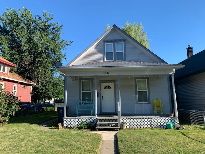 Cozy 3-bedroom Home With Street Parking For 2 Cars - Spokane, WA